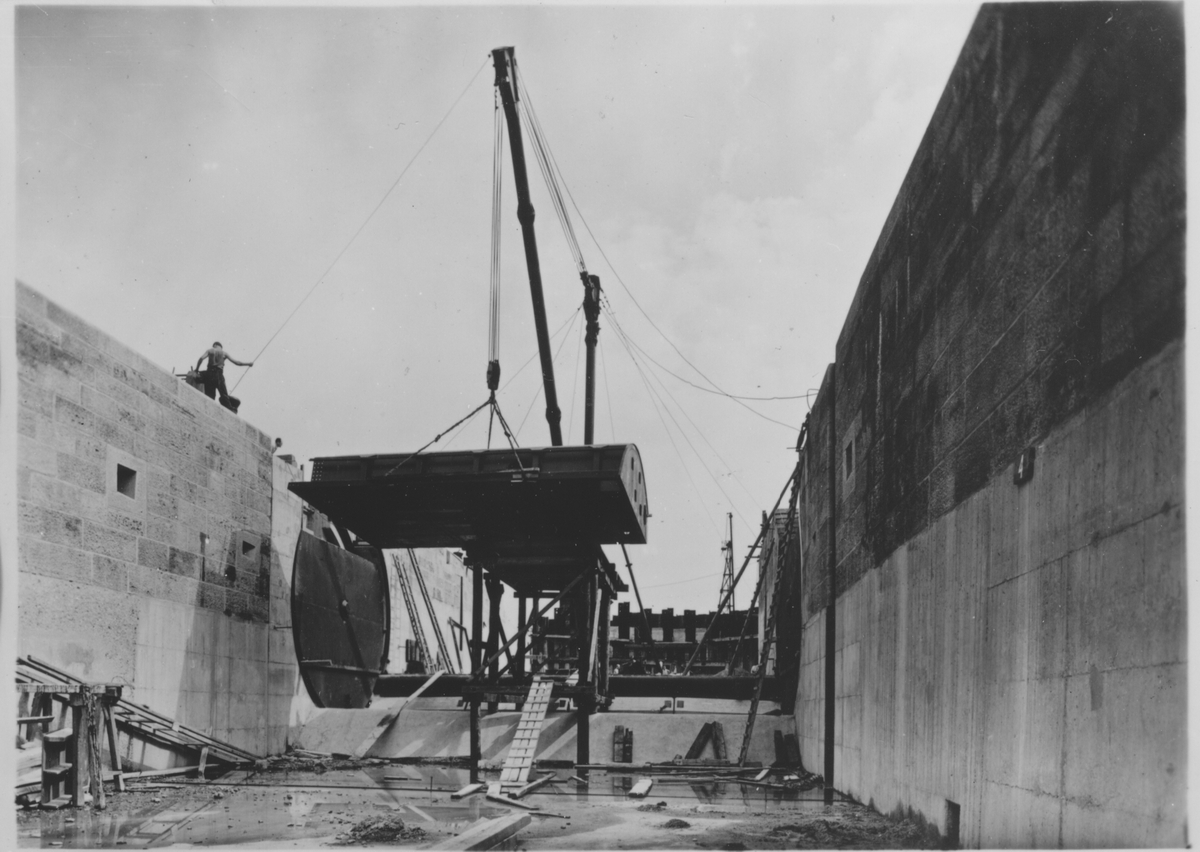 Schleuse, Staustufe, Streichwehr